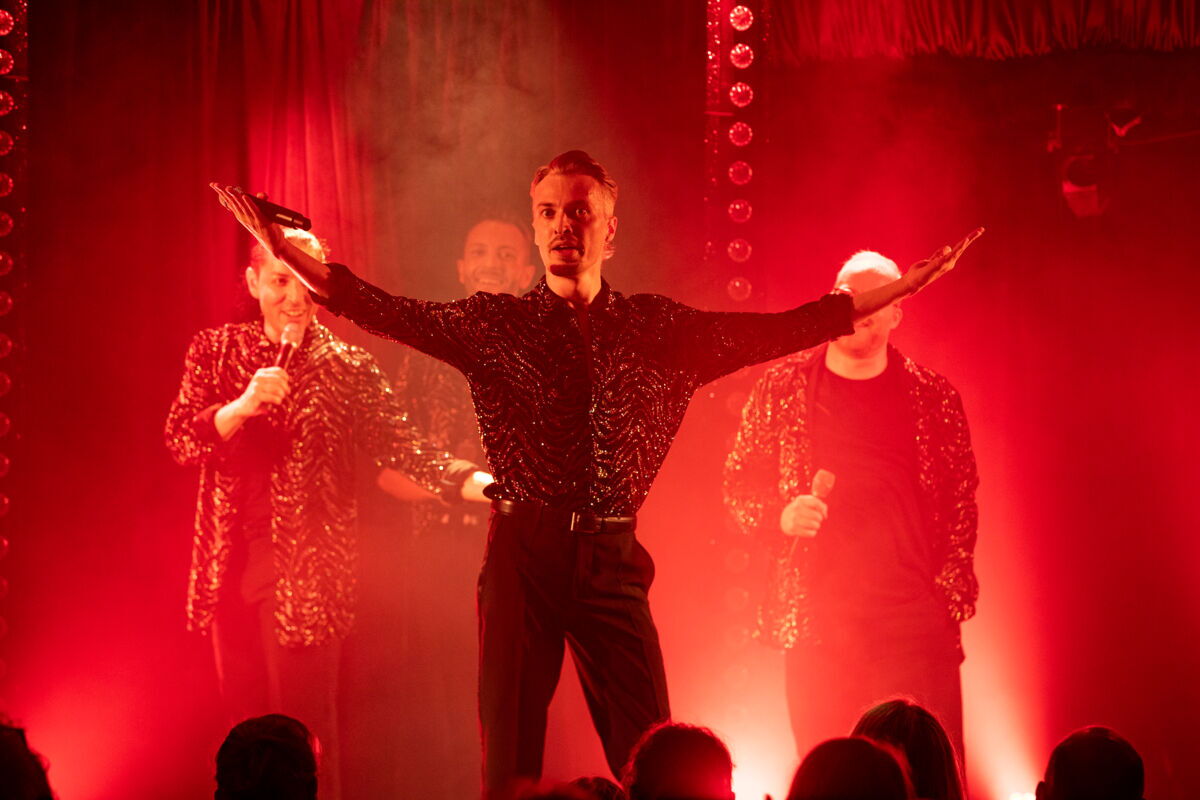 Oh What A Night! - Die mitreißende Liveshow mit Hits von Grease bis ...